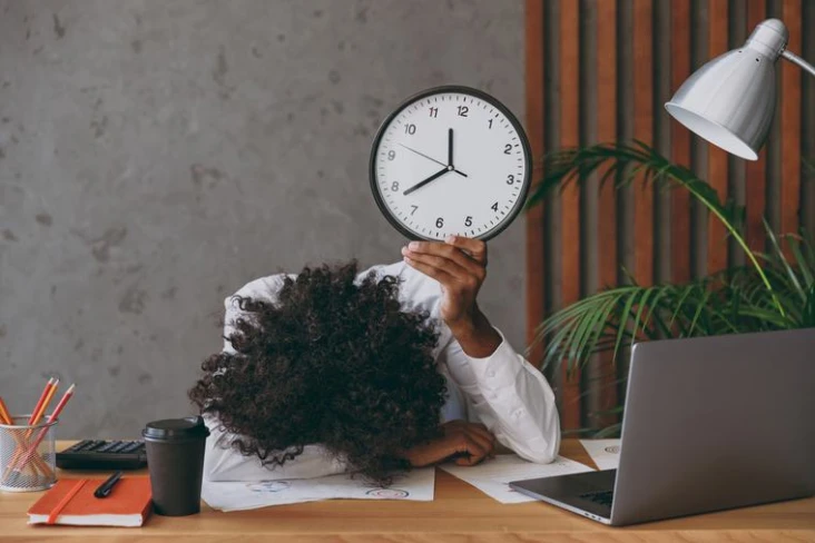 No confundas estar ocupado con ser productivo - Fraseso