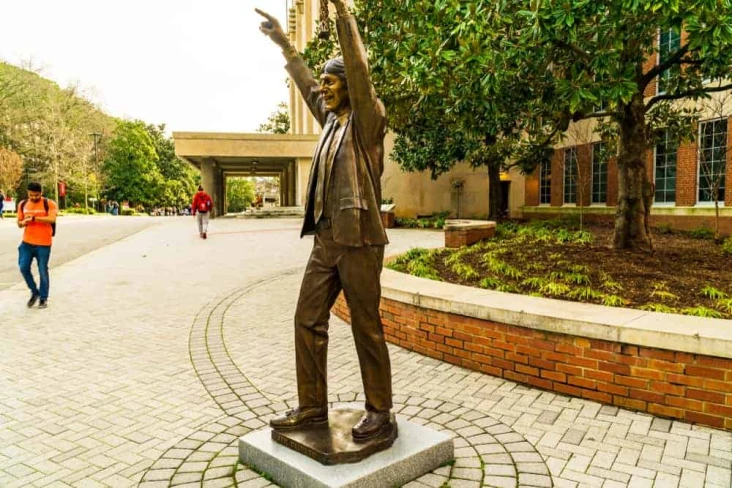 50 citas de Jimmy V para inspirarte a nunca rendirte - Fraseso